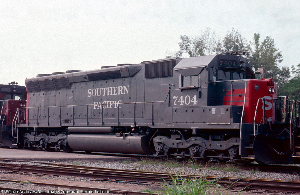 Southern Pacific SD45R #7404 in a solid set of SP run-thru power eastbound